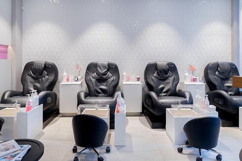 Yullia - Premium Beauty Lounge ירושלים: הטיפוח המושלם לנשים וגברים