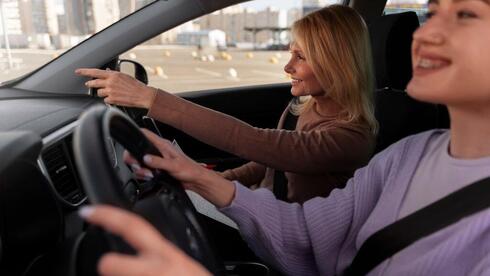 Drively - מציאת מורה נהיגה בנתניה ב30 שניות